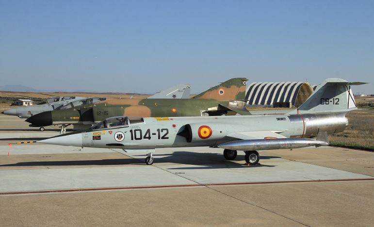 El Ala 12 del Ejército del Aire español restaura un caza F-104G Starfighter - Noticias Defensa ...