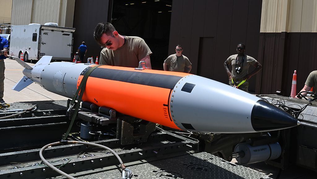 Estados Unidos lleva a Europa su más avanzada bomba nuclear, la B61-12 ...