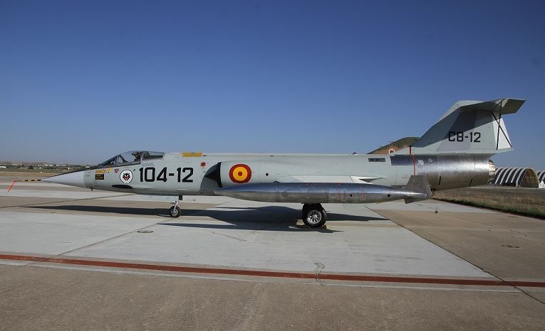 El Ala 12 del Ejército del Aire español restaura un caza F-104G Starfighter - Noticias Defensa ...