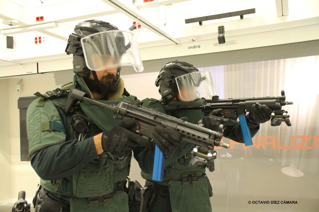 La Guardia Civil cuenta con un novedoso simulador de tiro de Indra ...