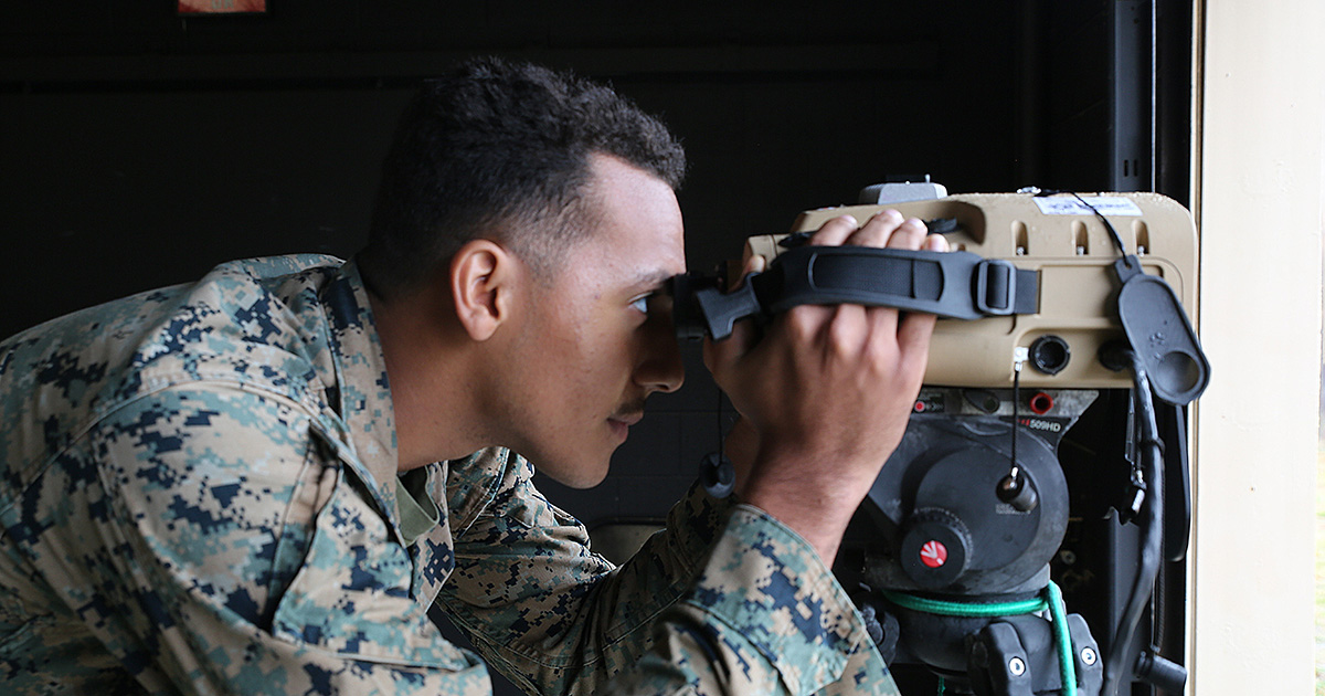 Los Marines se dotan de un avanzado iluminador láser - Noticias Defensa ...