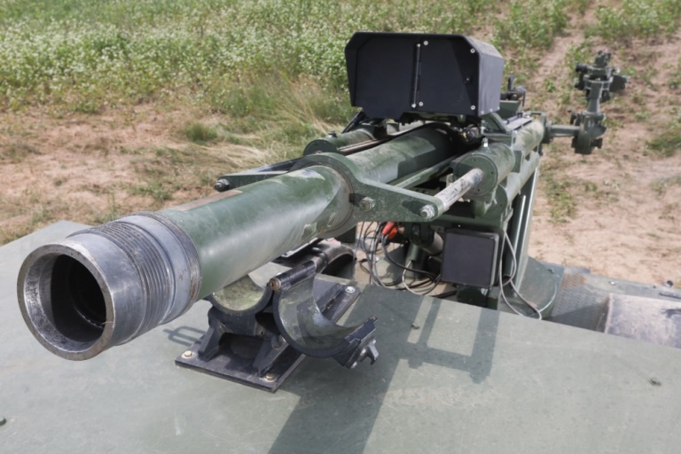 La Guardia Nacional estadounidense prueba el obús Hawkeye sobre Humvee ...