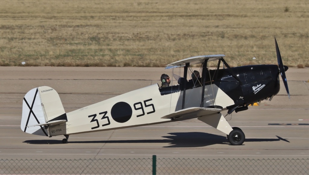 Un avión Bücker con las marcas de la época de la Guerra Civil española ...