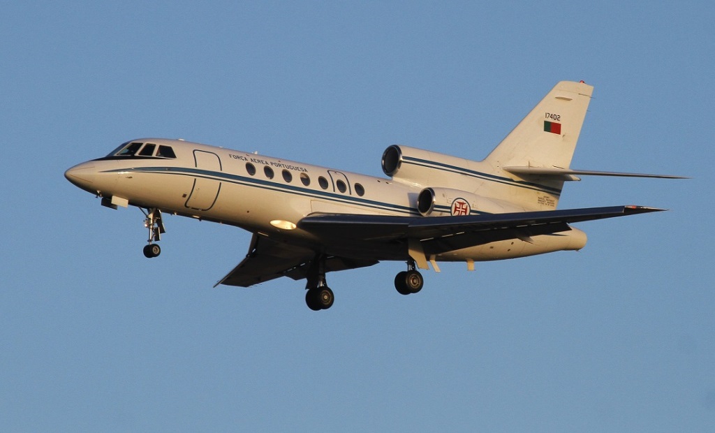 La Fuerza Aérea Portuguesa incorpora un Falcon 900 - Noticias Defensa ...