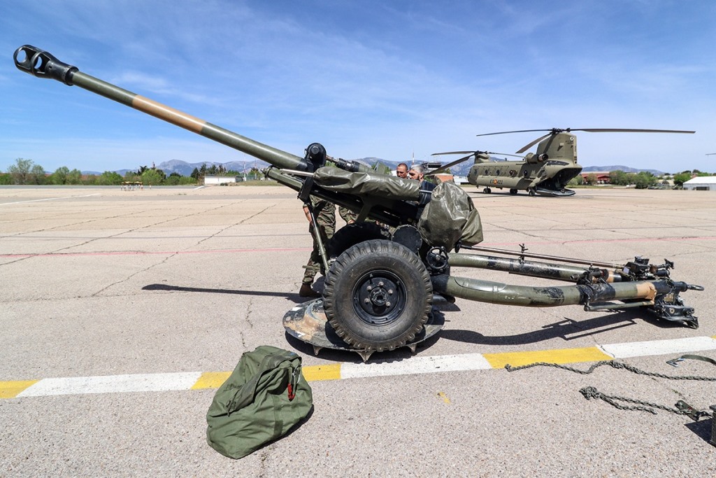 Ejército de Tierra se adiestra en el despliegue de artillería con ...
