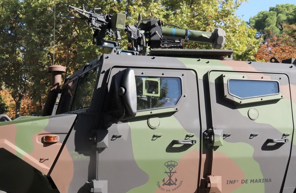 La nueva ametralladora Minimi MK3 de la Infantería de Marina española ...
