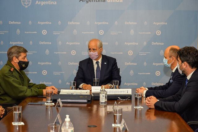 Argentina suscribe compra del sistema de defensa aérea portátil Saab RBS-70NG -noticia defensa ...