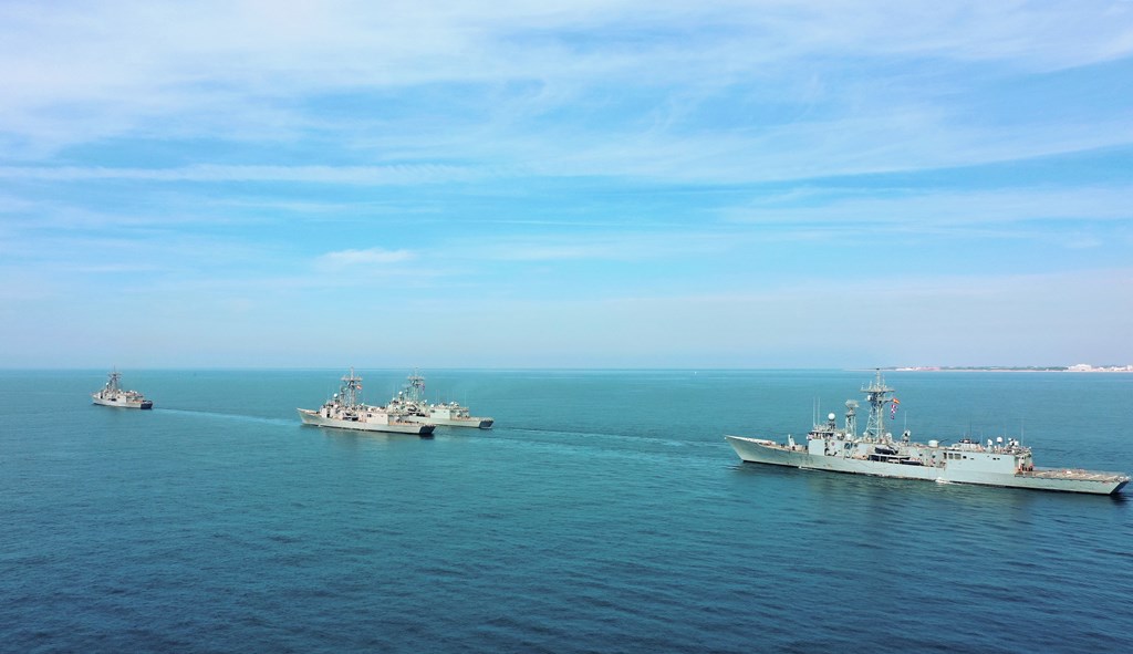 MAR-22: La Armada se adiestra en ejercicios de Escuadrilla con el ...