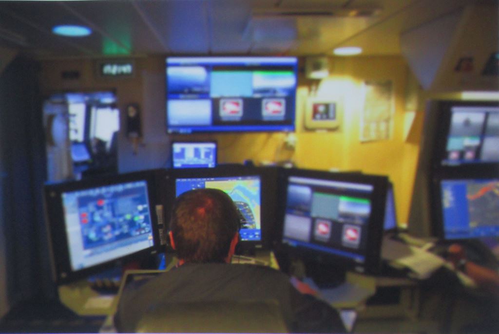 NAIAD integra UxV en el sistema de combate de buques de la Armada ...