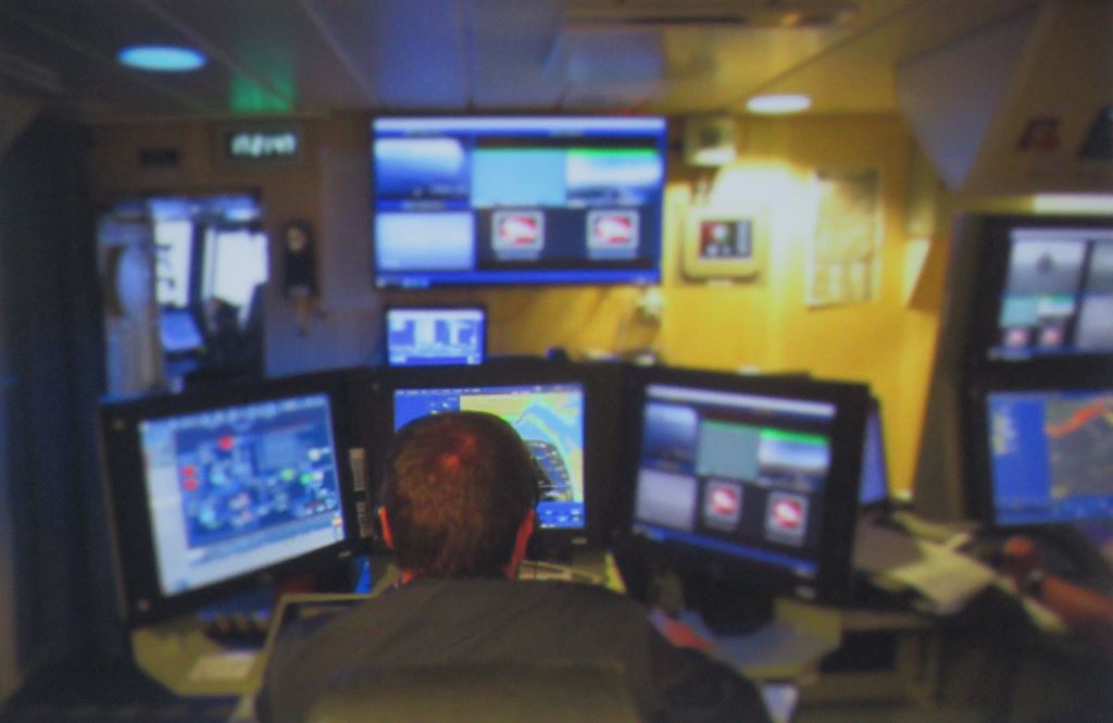 Las múltiples misiones del USV Vendaval de Navantia - Noticias Defensa ...