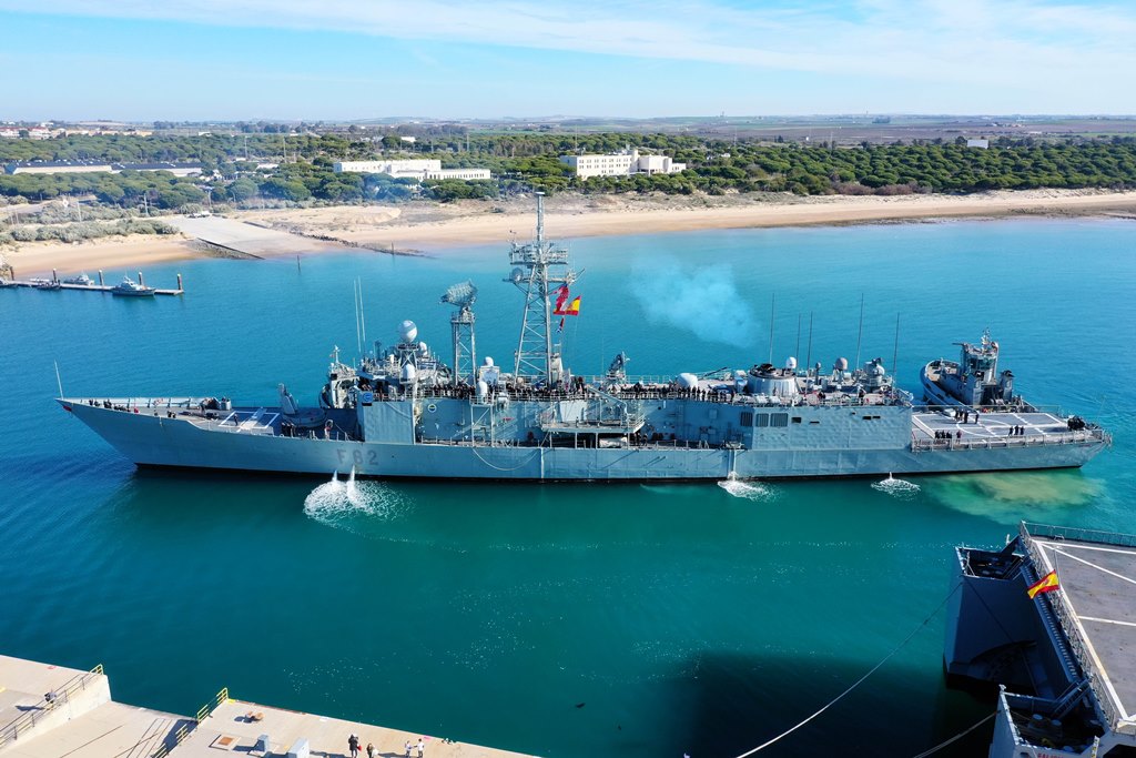 MAR-22: La Armada se adiestra en ejercicios de Escuadrilla con el ...