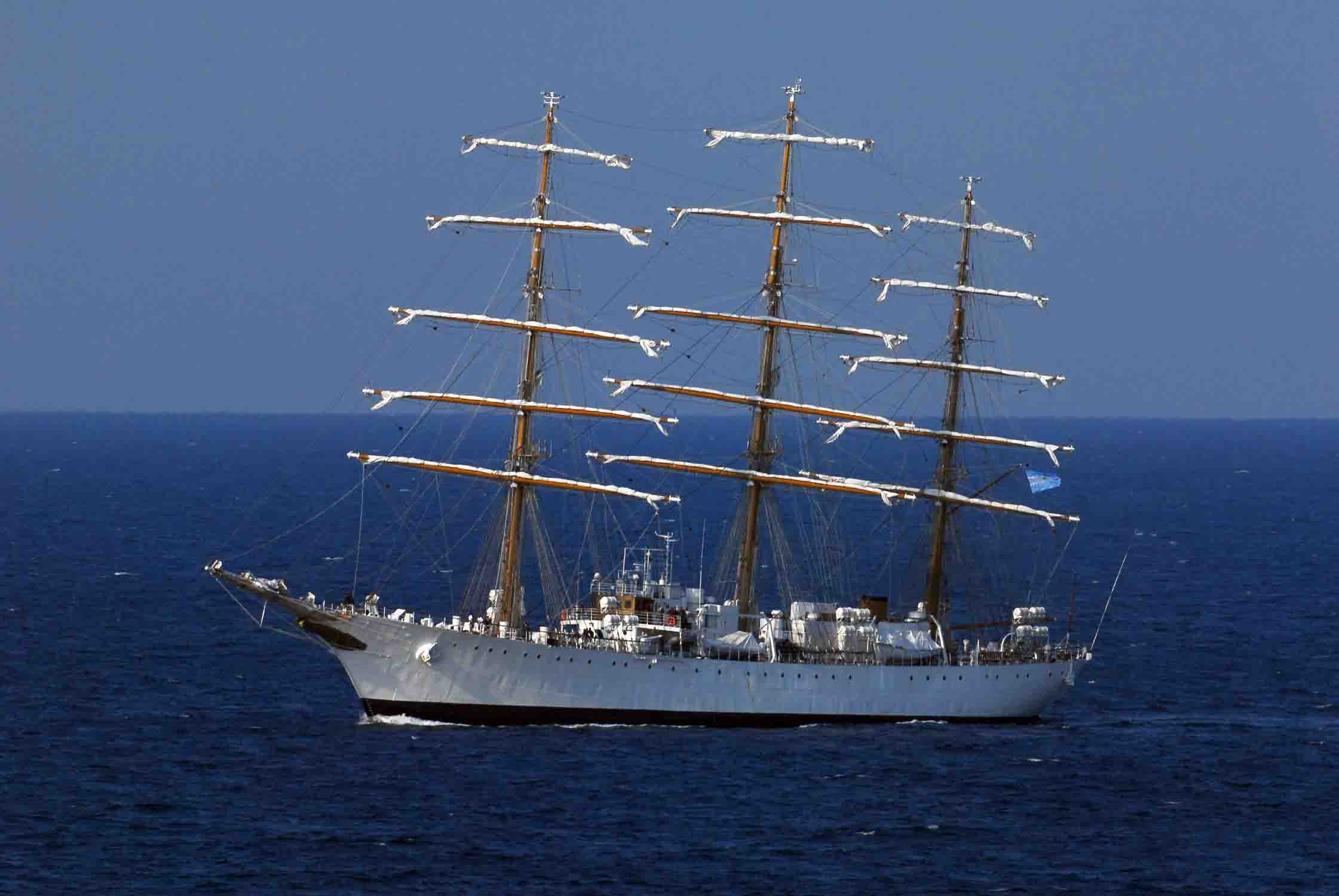 La fragata escuela de la Armada argentina “Libertad” llegó a Ferrol ...