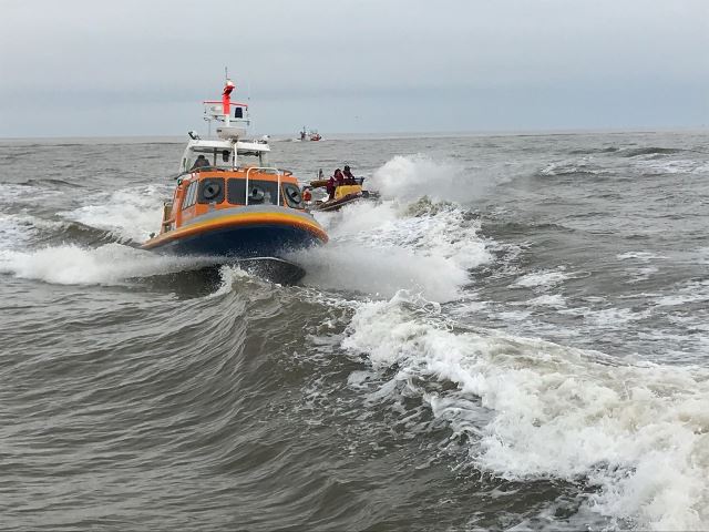 Uruguay recibe lanchas de rescate alemanas Fassmer 8.5-noticia defensa ...