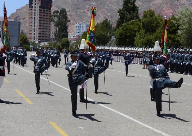 Las Fuerzas Armadas de Bolivia gradúan a 302 nuevos oficiales -noticia ...