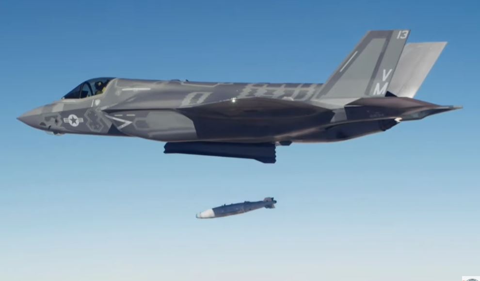 F-35 el avión de combate más avanzado del mundo - Noticias Defensa Vídeos