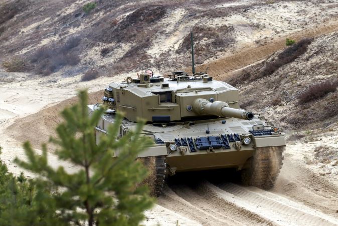 Los nuevos carros de combate Leopard 2A4 de Eslovaquia - Noticias Defensa defensa.com OTAN y Europa