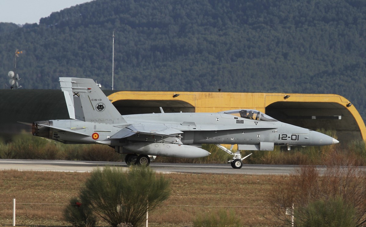 F-18: el discreto y eficaz cazabombardero naval - Noticias Defensa ...