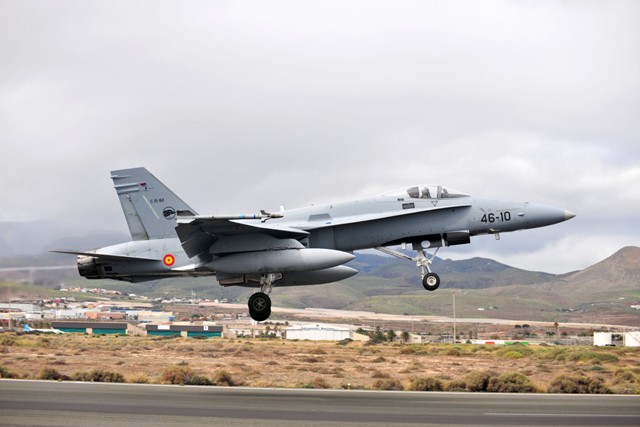 F-18, Eurofighters, baterías de misiles Aspide, Mistral y Hawk y la ...