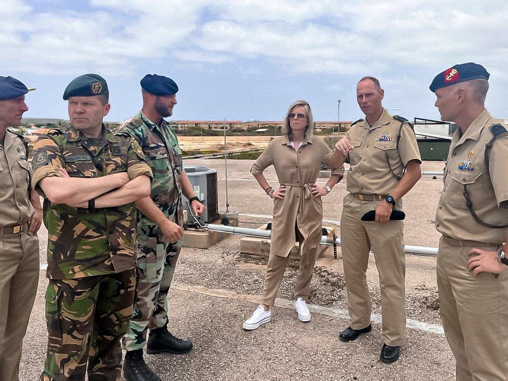Ministra Defensa Países Bajos visita bases militares caribe holandés ...