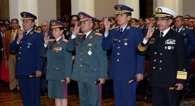 Nuevo Alto Mando militar de Bolivia. Primera mujer nombrada Jefe de ...