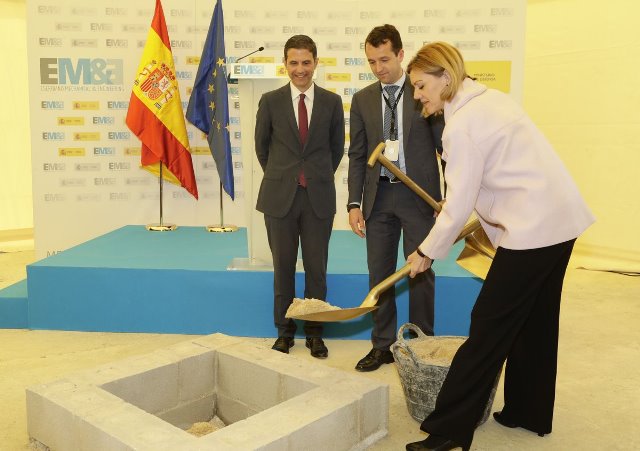 La ministra de Defensa pone la primera piedra de la ampliación de ...