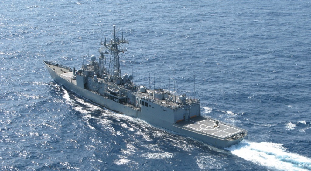 La Armada modificará la fragata Victoria con una segunda cubierta para ...