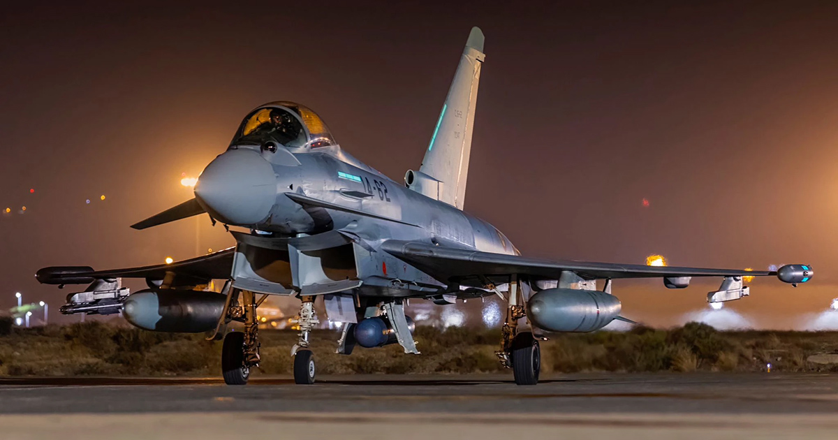 Eurofighter y F-18 se entrenan juntos en la Base Aérea de Gando ...