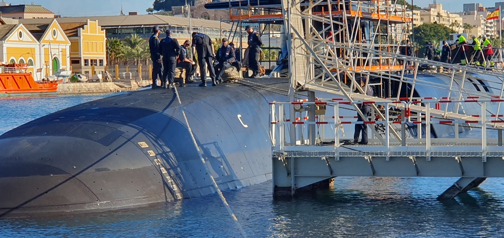 El submarino S-81 vuelve al muelle tras los trabajos en seco - Noticias ...