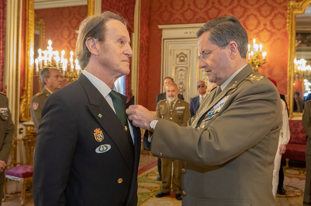 Kitín Muñoz nombrado Embajador de la Marca Ejército - Noticias Defensa ...