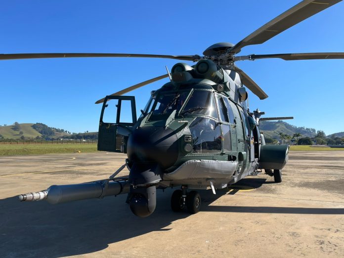 Primer helicóptero con sonda reabastecimiento Fuerza Aérea Brasileña ...