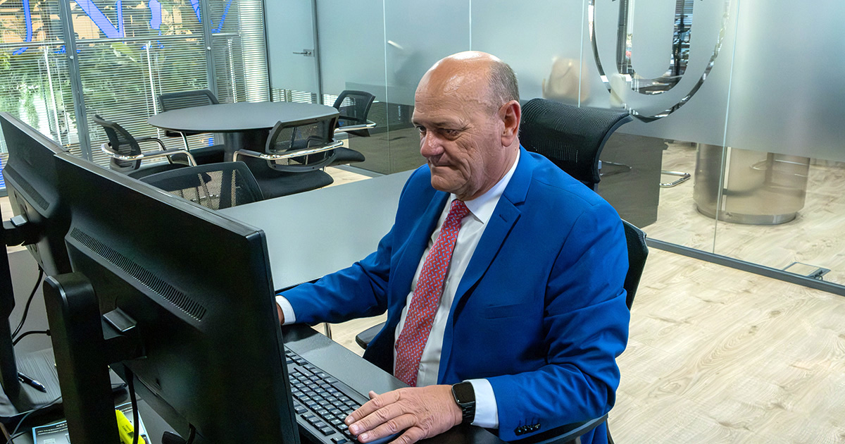 Entrevista a Sergio Gil, director Unidad Defensa, Seguridad y ...