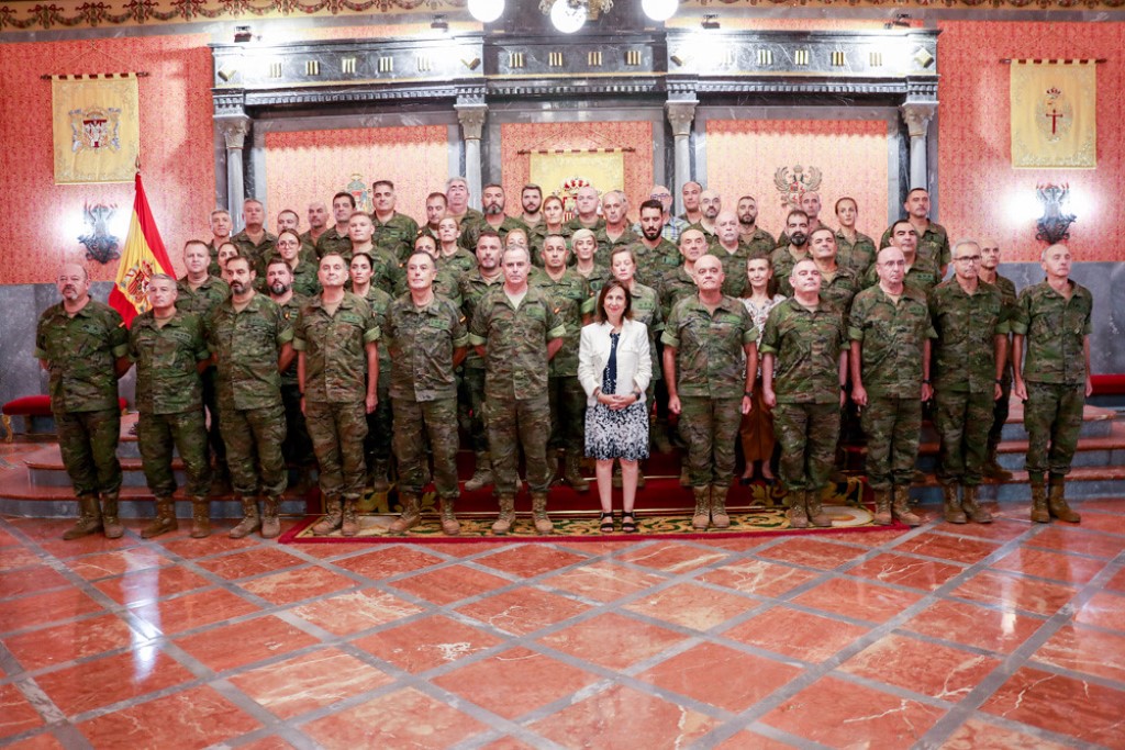 Robles en el Cuartel General de la Fuerza Terrestre del Ejército Tierra ...