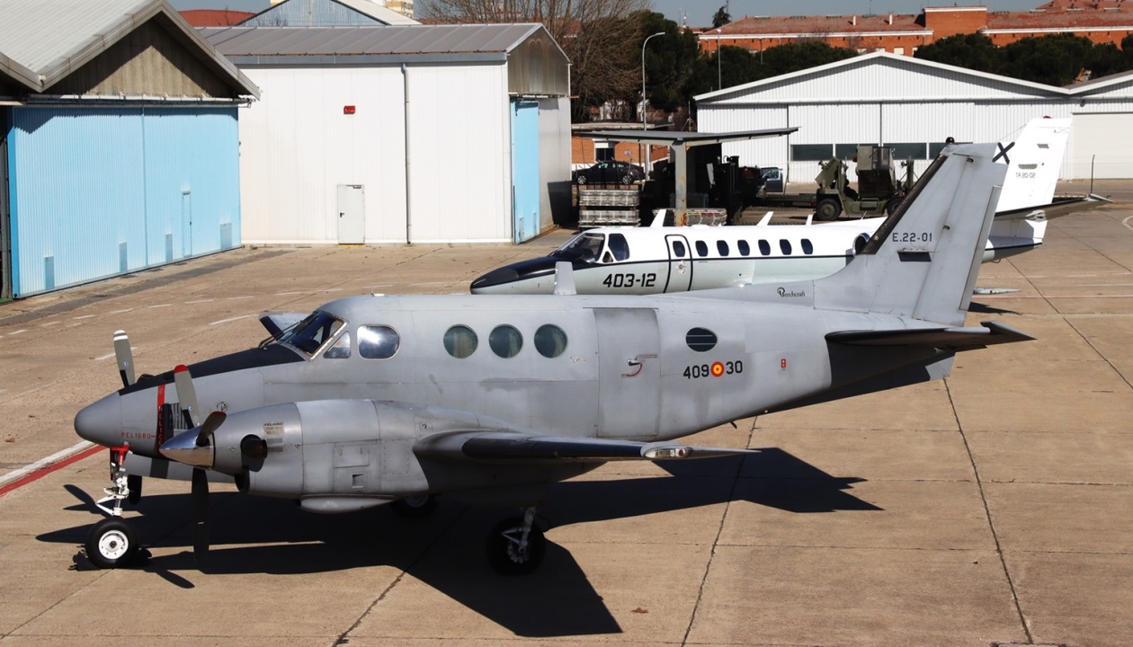 El CECAF celebra los 50 años de los míticos aviones C-212 y C-90 ...