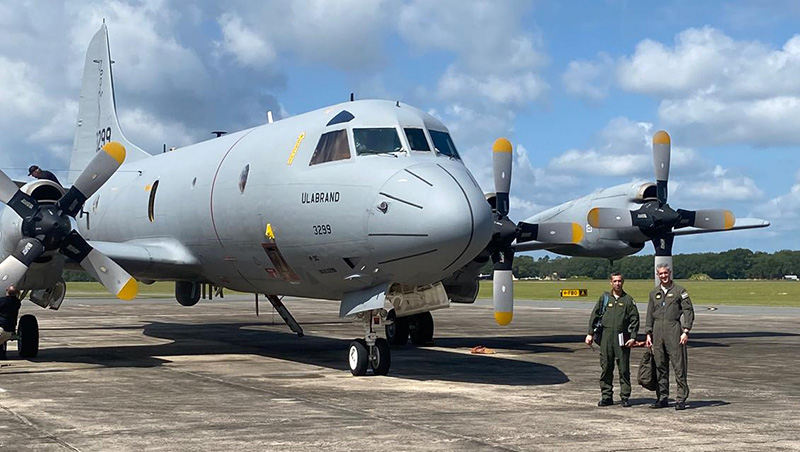 Primero de los cuatro P-3C Orion Armada Argentina aterriza en Patagonia - Noticias Defensa ...