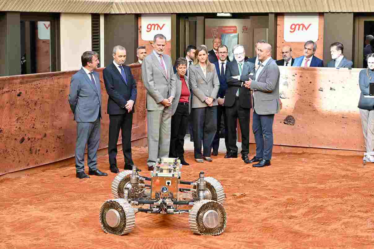 El rey Felipe VI visita GMV con motivo de su 40 aniversario - Noticias Defensa España