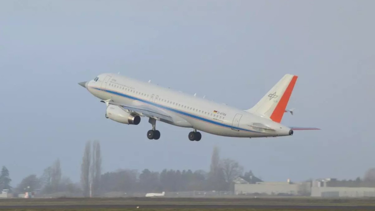 Airbus prueba nuevo radar de los Eurofighter en un A320 modificado ...