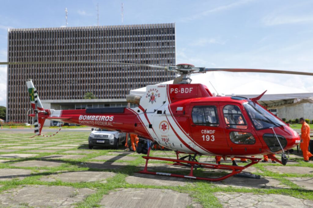 Bomberos Militares de Brasilia incorporan un nuevo helicóptero ...