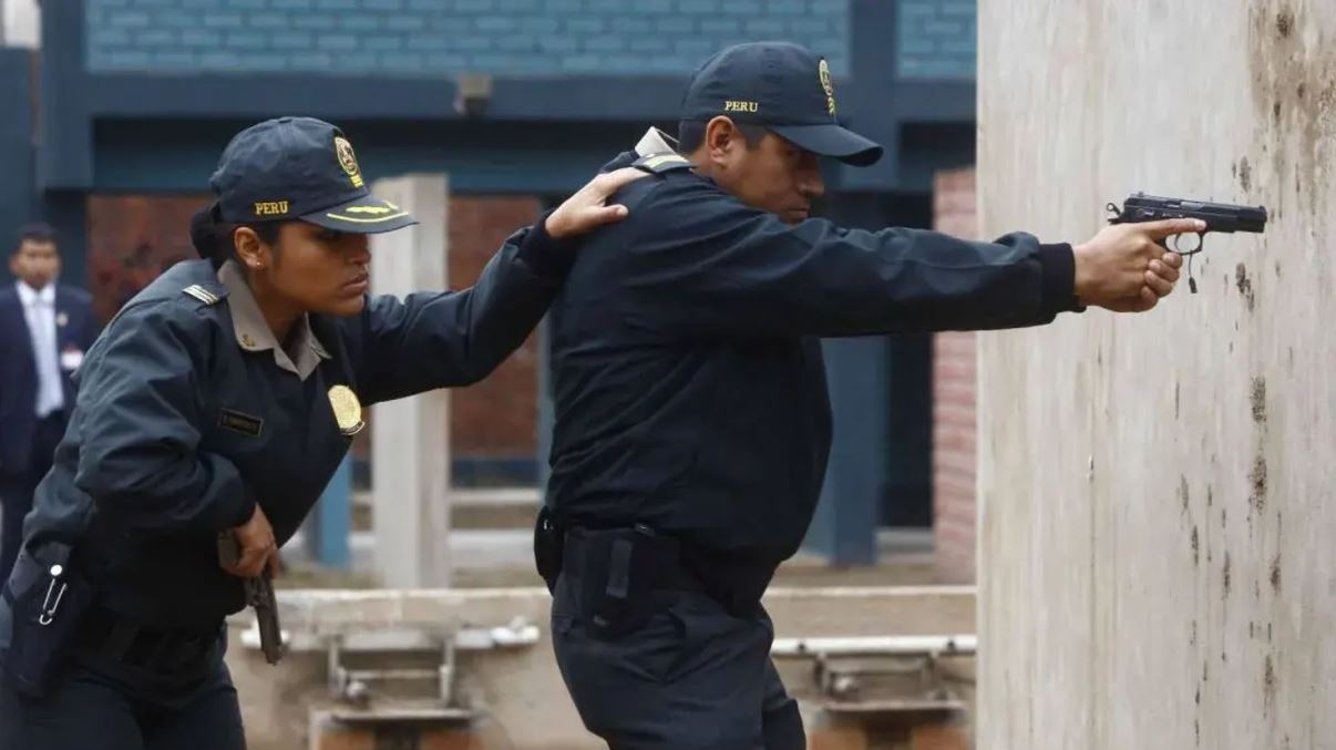 Polémica adquisición pistolas 9 mm para Policía Nacional del Perú ...