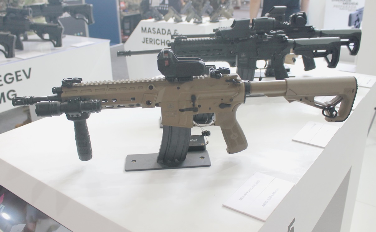 FAME SAC entrega de los primeros 700 Fusiles de Asalto Arad 5 al Perú ...