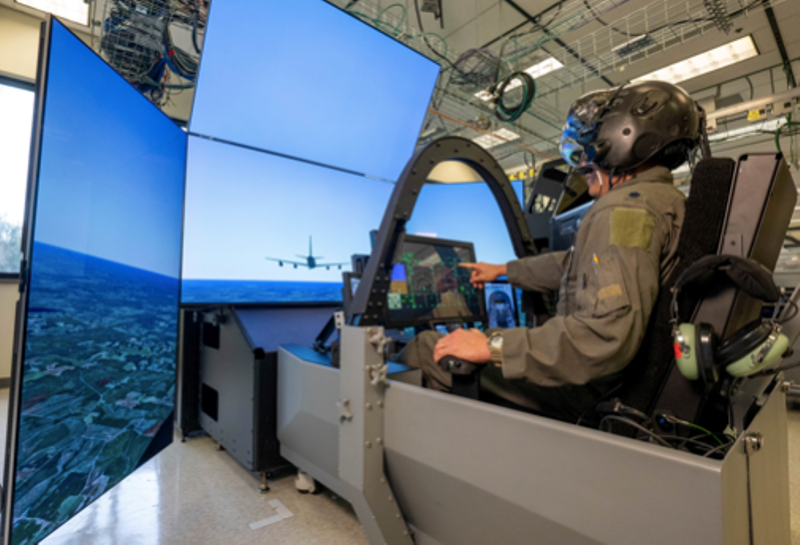 Lockheed Martin exhibe el simulador del F-35 en FEINDEF 2025 - Noticias Defensa FEINDEF 2025