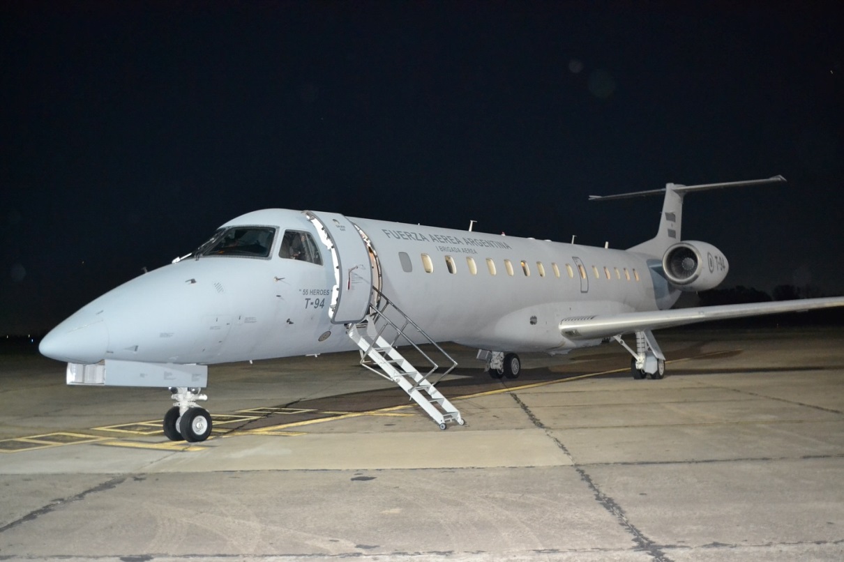 La Fuerza Aérea Argentina recibe un avión Embraer ERJ 140LR - Noticias ...