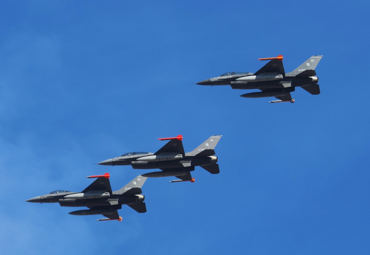 Imágenes F-16 argentinos en España camino de su patria - Noticias ...
