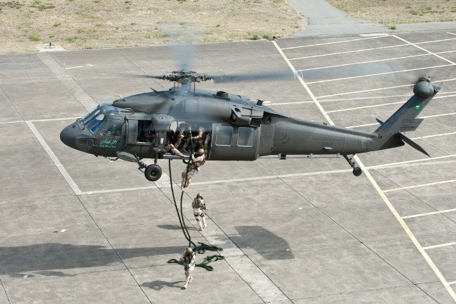 Derribado un Black Hawk de Arabia Saudita en Yemen-noticia defensa.com ...