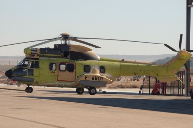 Ya están en España los tres nuevos Super Puma destinados al Ejército ...