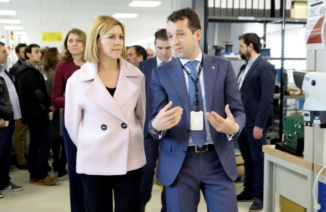 La ministra de Defensa pone la primera piedra de la ampliación de ...