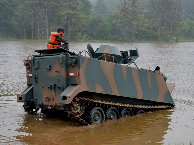 Realizadas en Brasil las pruebas de flotabilidad en los M-113 BR ...