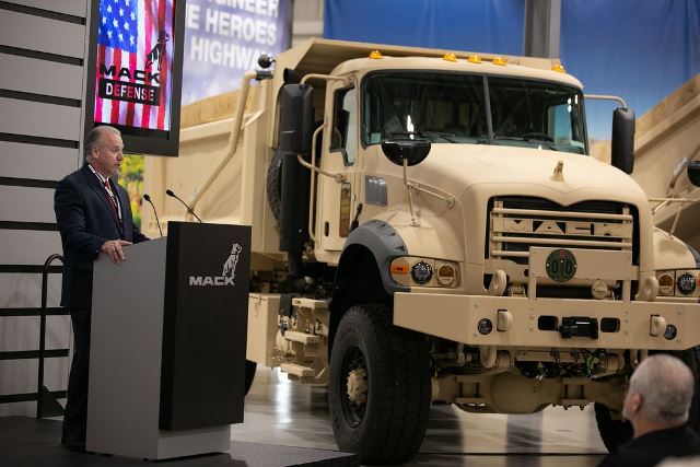 Mack Defense comienza las entregas de su volquete militar para el Army ...