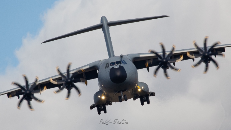 Un Airbus A400M de la RAF en el Aeropuerto de León - Noticias Defensa Galería
