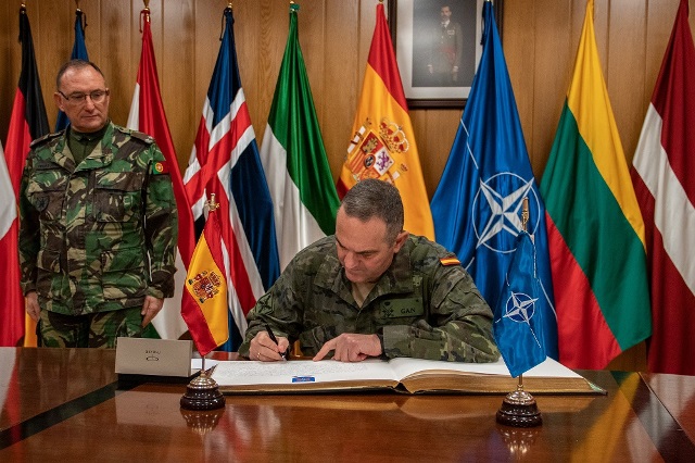 El Teniente General Gan, jefe del CGTAD, se despide de su Unidad por su ...
