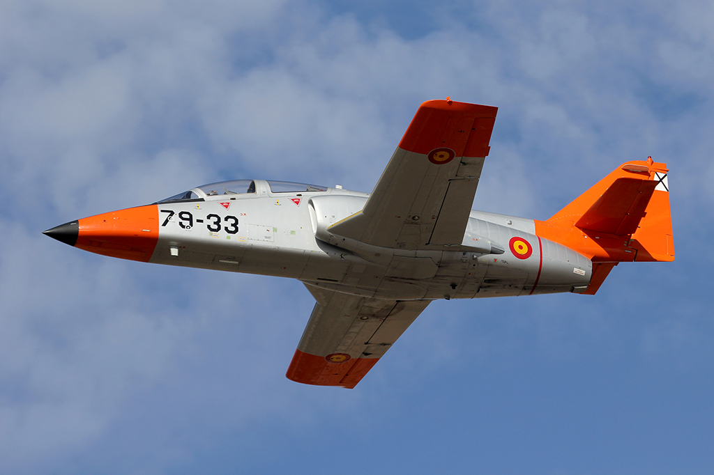 Un C-101 de la Academia General del Aire cae al mar frente a la Manga ...